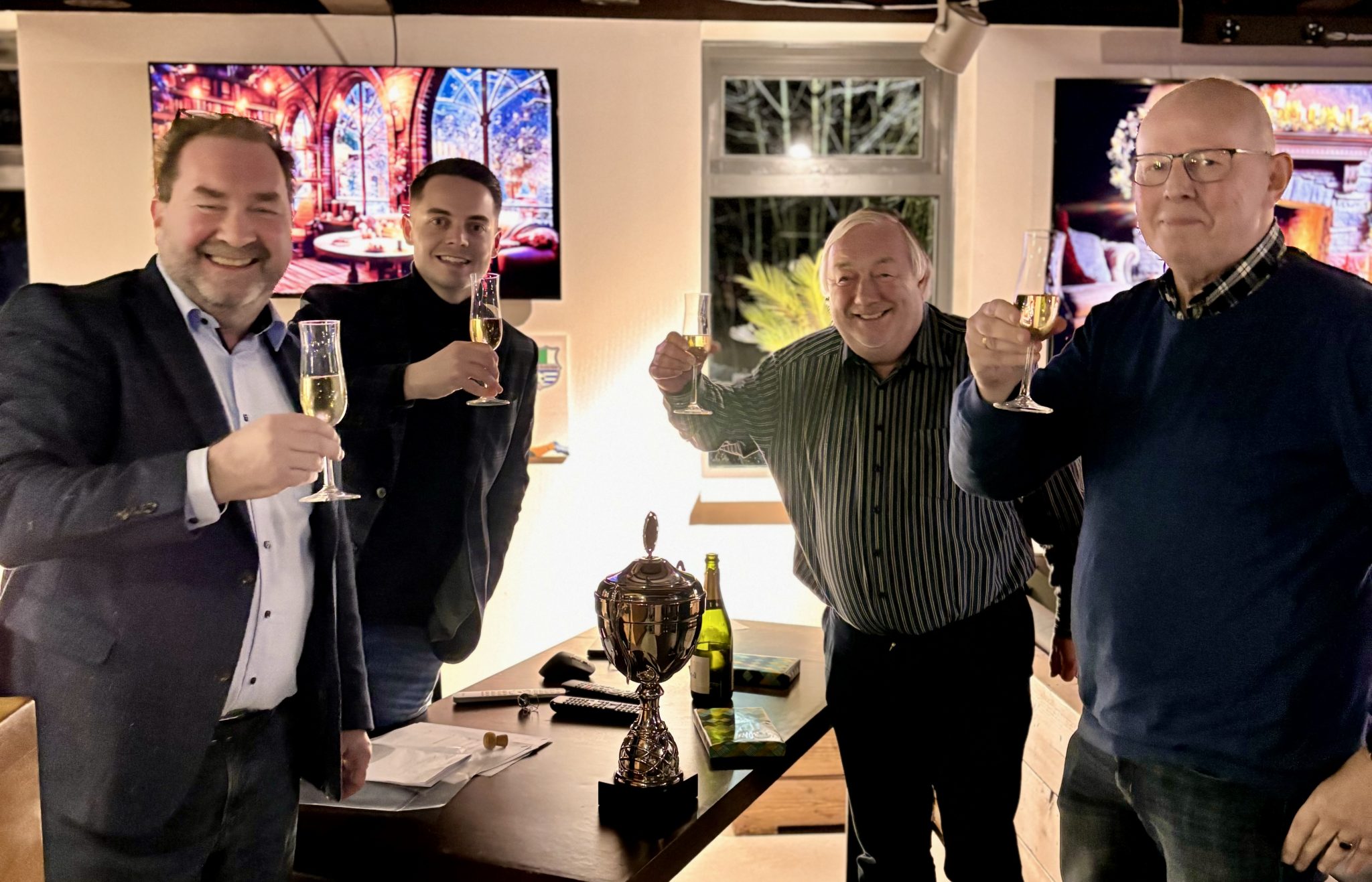 Rob Magereij en Frans Scheuller winnaars Voetbalquiz De Aftrap 2023 ...